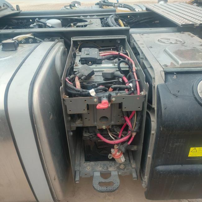 Sitrak4X2 Tractor Is Suitable for Construction and 480HP Tractor Engine Price Comparison