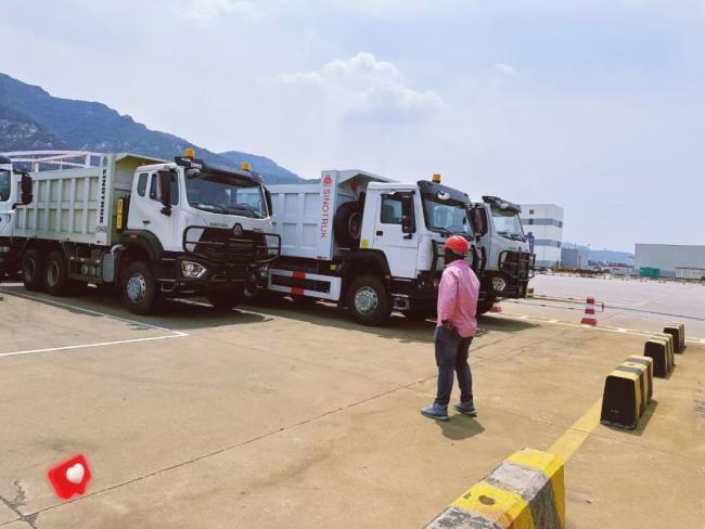 Reliable Sinotruk A7/T7 Heavy Duty 10/12 Wheeler Trucks