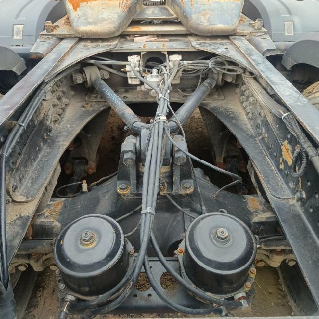Heavy Duty 430HP Tractor Trailer with Advanced Hydraulic Steering System