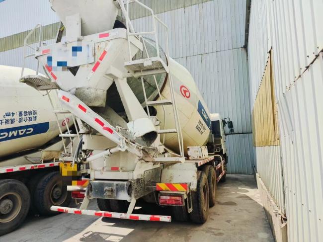 Heavy Duty Sinotruk 8m3 Diesel Concrete Mixer Truck with Hydraulic Steering