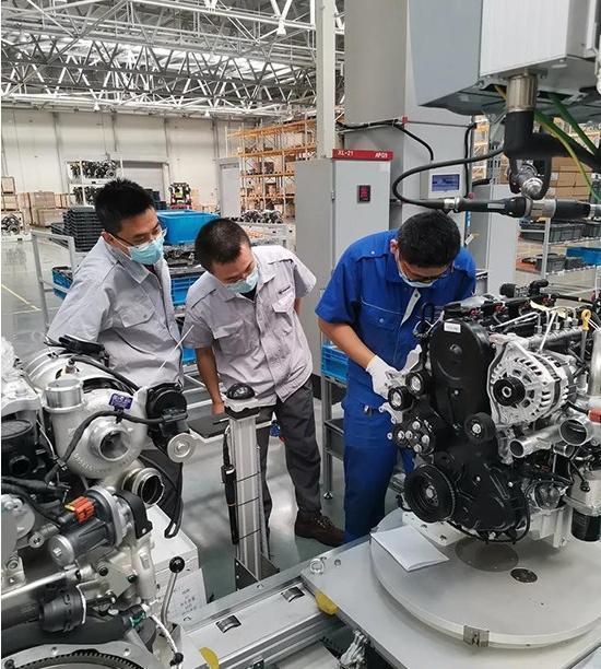 2024 Used Chinese Heavy-Duty HOWO Transport Truck Designed for Tough Terrains