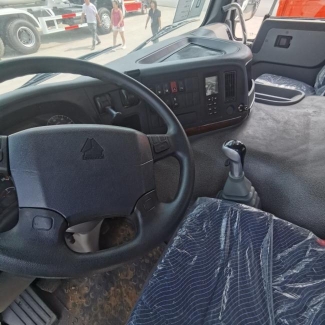 Reliable HOWO Tractor Truck for Versatile Transport Truck Solutions