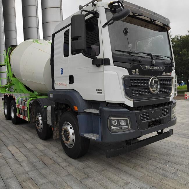 Sinotruk Chassis Agitator Lorry for Industrial Concrete Mixing
