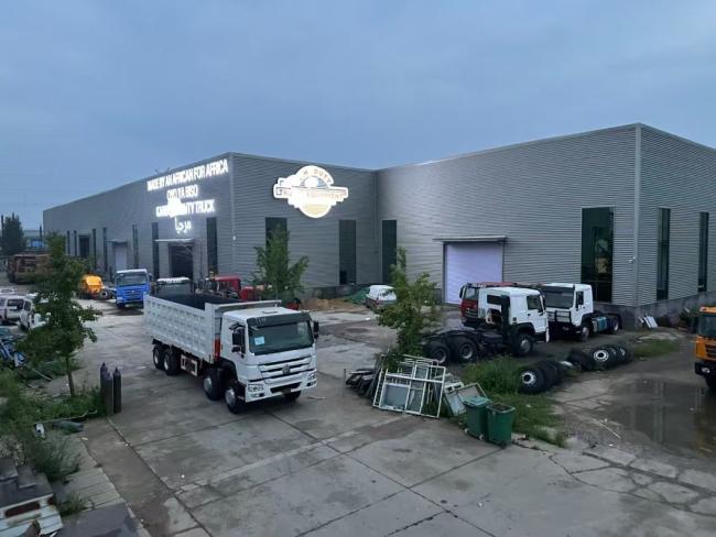 Sinotruk Chassis Refrigerated Trailer for Large Volume Food Transport