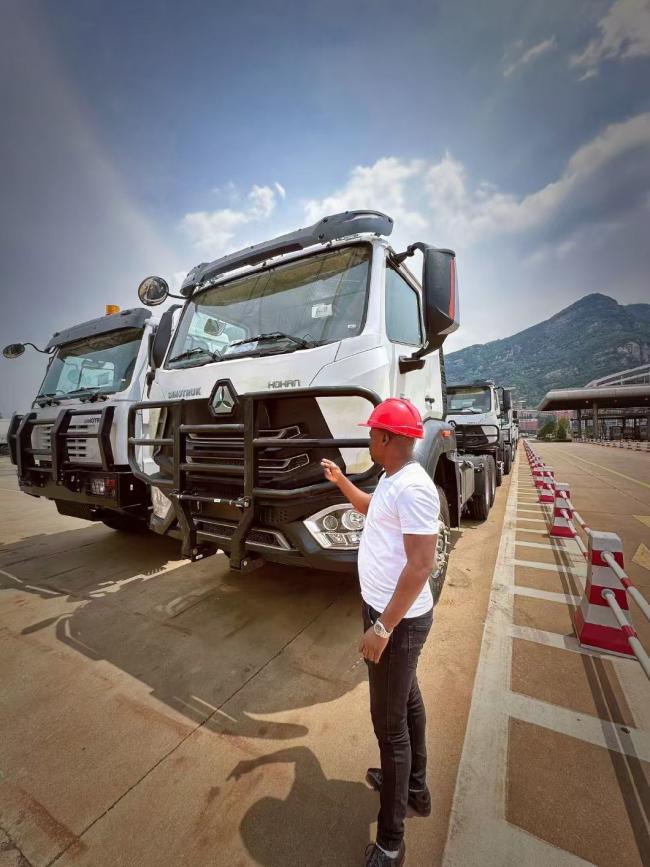 Reliable Refrigerated Truck Trailer for Safe Seafood and Meat Transport