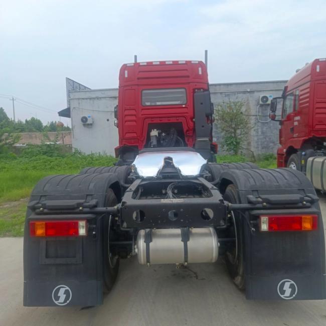 2024 China Shaanxi Automobile Transport Trailer 400L 6X4 Diesel Truck