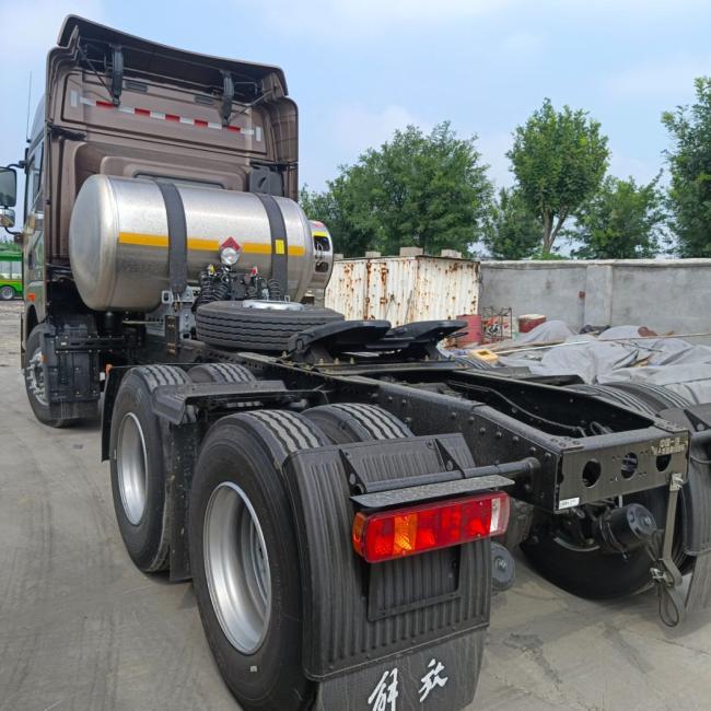 Heavy Duty China Liberation Jh6 Transport Truck 6X4/8X4 10/12 Wheeled Second-Hand Towing Head Truck for Sale