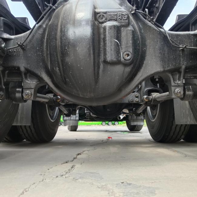 Heavy Duty China Liberation Jh6 Transport Truck 6X4/8X4 10/12 Wheeled Second-Hand Towing Head Truck for Sale