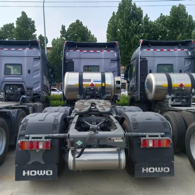 Automatic Transmission Heavy Truck: HOWO LNG Tractor Trailer Head