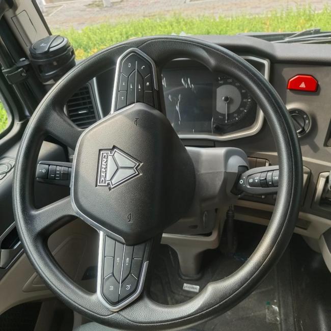 Automatic Transmission Heavy Truck: HOWO LNG Tractor Trailer Head