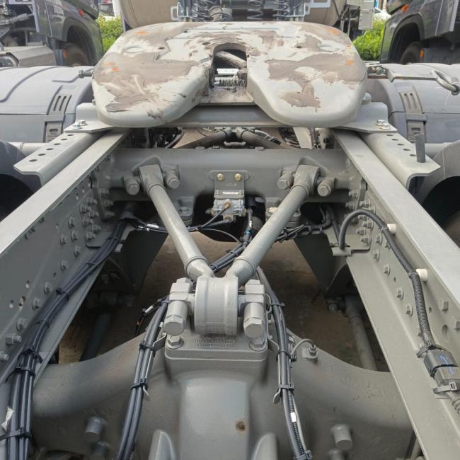 Automatic Transmission Heavy Truck: HOWO LNG Tractor Trailer Head