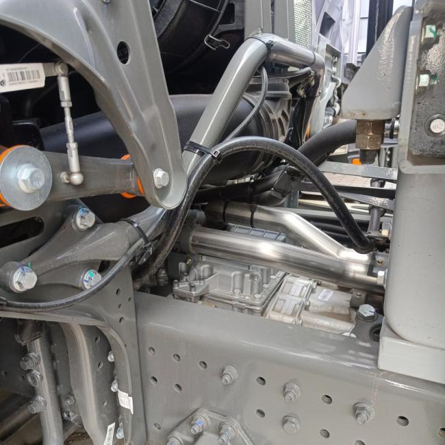 Automatic Transmission Heavy Truck: HOWO LNG Tractor Trailer Head