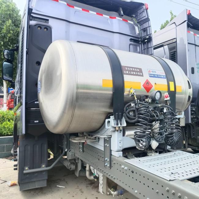 Automatic Transmission Heavy Truck: HOWO LNG Tractor Trailer Head