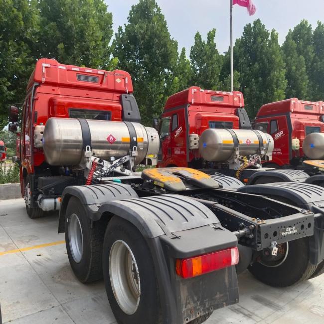 Heavy Duty China National Heavy Duty Truck Jh6 420 6X4 Gas Transporter