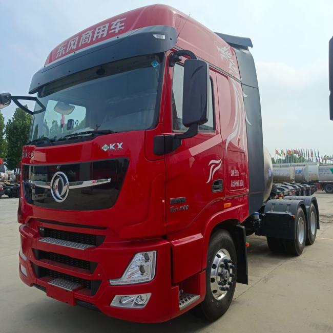 China&prime;s New Dongfeng Tianlong 6X4 Gas Powered Trac with Robust Chassis Construction