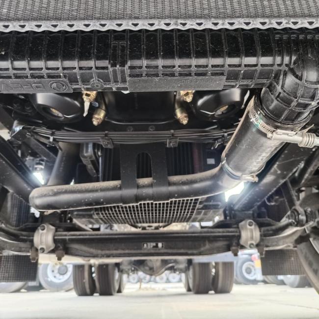 China&prime;s New Dongfeng Tianlong 6X4 Gas Powered Trac with Robust Chassis Construction