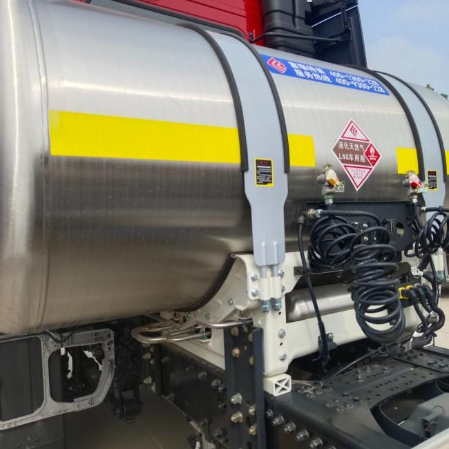 Dongfeng Tianlong 580HP Truck with Automatic Transmission for Traction