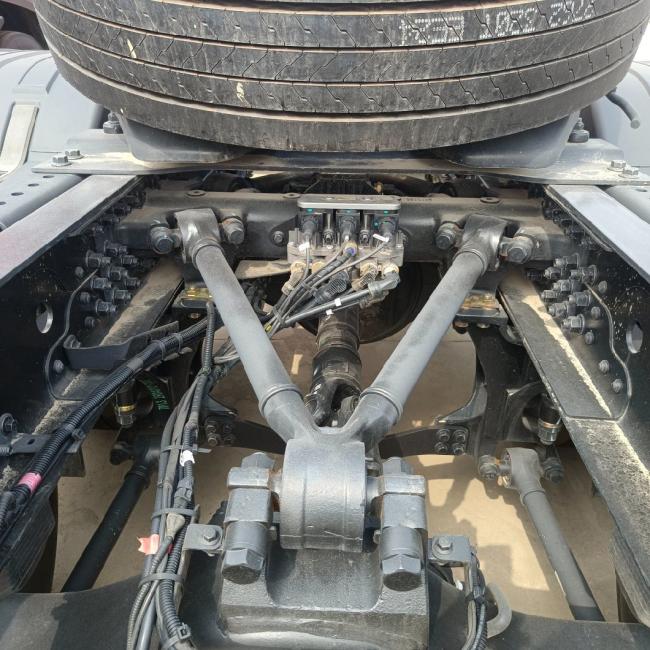 Dongfeng Tianlong 580HP Truck with Automatic Transmission for Traction