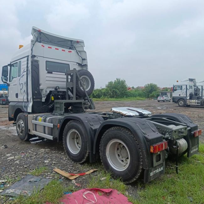 China Shandeka Traction Truck Diesel Engine 6 * 4/4 * 2/6 * 2 390HP New Traction Transport Vehicle