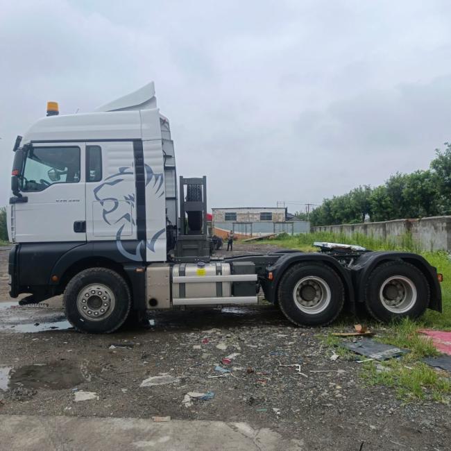 China Shandeka Traction Truck Diesel Engine 6 * 4/4 * 2/6 * 2 390HP New Traction Transport Vehicle