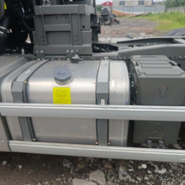 China Shandeka Traction Truck Diesel Engine 6 * 4/4 * 2/6 * 2 390HP New Traction Transport Vehicle