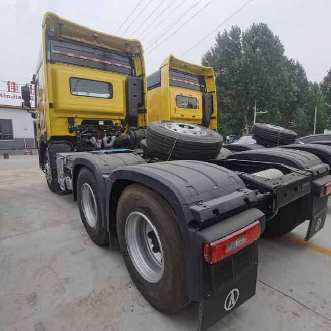 500HP Sinotruk Chassis Heavy Duty Tractor Truck for Sale