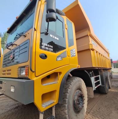 China Handgestuurde zware dumper op Sinotruk-chassis met bediend stuur Te koop
