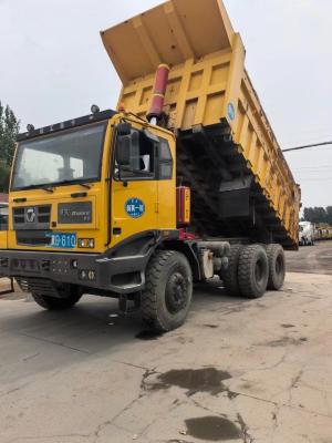 China Handgestuurde zware dumper op Sinotruk-chassis met bediend stuur Te koop