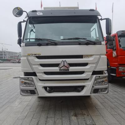 China Customized Sinotruk Chassis Dump Truck with Tubeless Tire Design and Power Assistance for sale