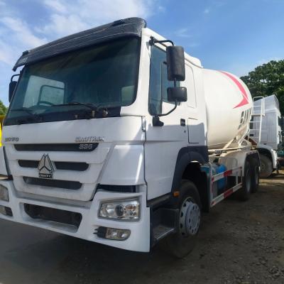 China Off-Road Hydraulic Cement Mixer Truck with Customized Color and Performance by Sinotruk for sale