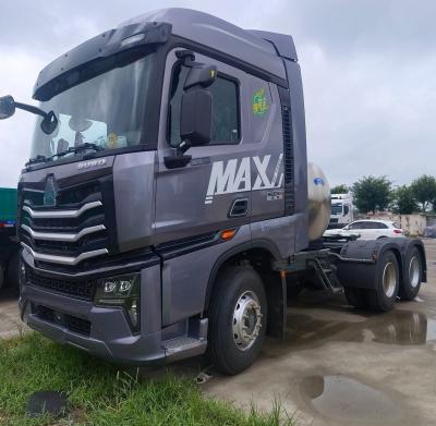 Cina 2024 HOWO 6X4LNG540HP Camion-trattore a trasmissione automatica per il trasporto pesante in vendita