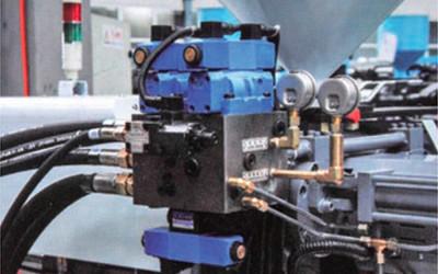 China MZ700MD Plastic Injection Molding Machine For Producing Lightweight Of Automobile for sale