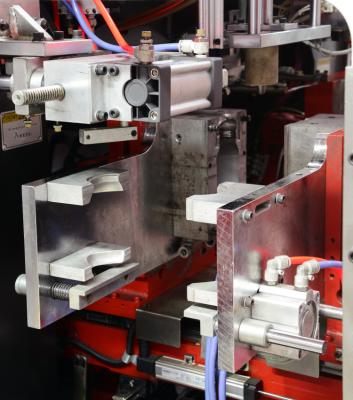 China MP55D-3T 10ml-1L Blow Molding Equipment , Plastic Blow Moulding Machine For Lubricating Oil Bottle for sale