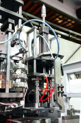 China MP55D-3T 10ml-1L Blow Molding Equipment , Plastic Blow Moulding Machine For Lubricating Oil Bottle for sale
