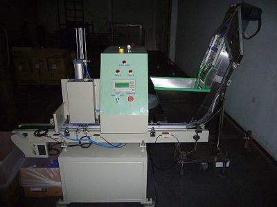 China Industrial Packaging Ancillary Machines Fully Automatic Caps Wads Inserting Machine for sale