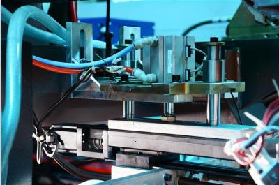 중국 3 머리와 2개의 층을 가진 에너지 절약 물병 중공 성형 기계 MP55D-3S는 죽습니다 판매용