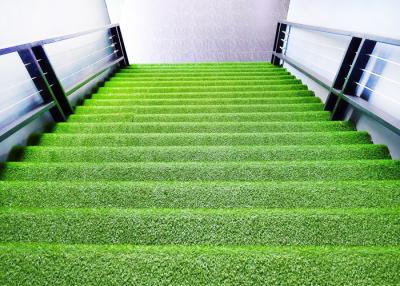 Cina Tappeto sintetico decorativo in erba finta / Erba artificiale verde per scale in vendita
