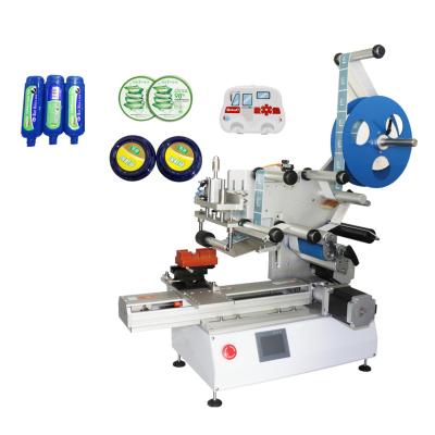 Cina FK617 Food Surface Square Pflat Semi Automatic Manual Desktop Bottle Wrap Around Bottle Labeling Machine Cans Cover Labeling Machine in vendita