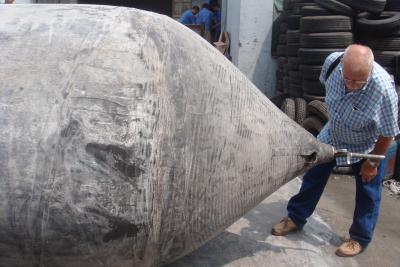 China Durable Anti Aging Floating Lifting Rubber Airbag 1.8*20 M 10 Layers for sale