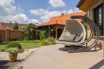 China Diseño moderno de la instalación fácil del Decking 18m m del jardín WPC del suelo del marco de la piel en venta