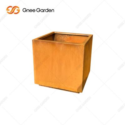 Cina Vaso di fiore d'acciaio cubico del metallo della piantatrice di Corten di forma quadrata per il giardino in vendita
