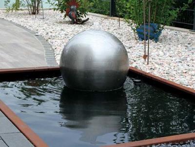 Cina Cascata a forma di palla all'aperto di Rusty Corten Steel Garden Fountain in vendita