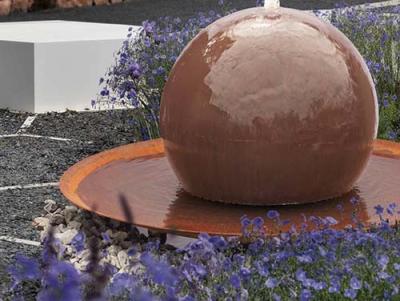 Cina Cascata a forma di palla all'aperto di Rusty Corten Steel Garden Fountain in vendita