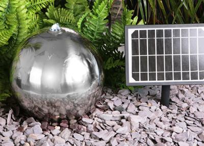 Cina il giardino del metallo di 70cm orna la caratteristica dell'acqua della sfera di acciaio inossidabile con le luci del LED in vendita