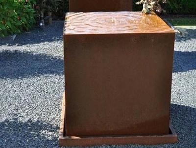 Cina il giardino quadrato del metallo di 1100mm orna la caratteristica d'acciaio dell'acqua di Corten in vendita