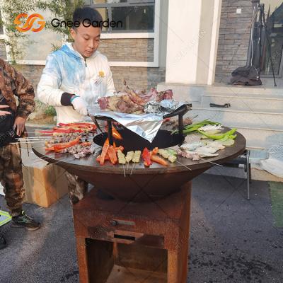 Cina Gli amici della famiglia ARROSTISCONO COL BARBECUE la griglia d'acciaio del barbecue di Brasero della griglia di Corten della ruggine all'aperto d'acciaio in vendita