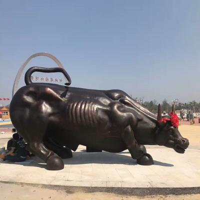 Cina Statue all'aperto del paesaggio della scultura bronzea viva del toro di altezza 180cm in vendita