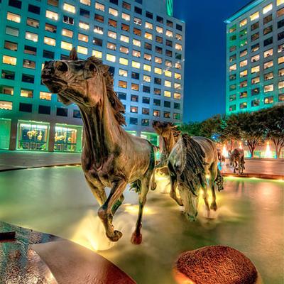 Cina Mano che scolpisce la decorazione all'aperto realistica del giardino della scultura bronzea del cavallo in vendita