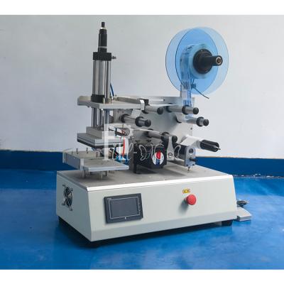 China Halbautomatisches Quadrat-flaches Flaschen-Etikettierer-Glas-Simplex-oder doppelte Seiten-klebende Aufkleber-Etikettiermaschine-Ausrüstung zu verkaufen