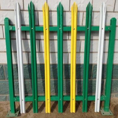 China Het vierkante Post Witte Gegalvaniseerde Staalpalissade Schermen voor Tuin en Poorten Te koop